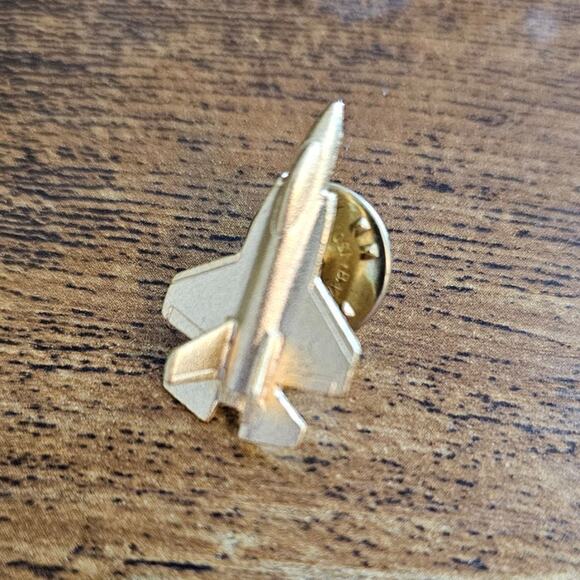 Unbranded | Jewelry | Vintage Gold Tone Lapel Pin Depicting An F6 ...
